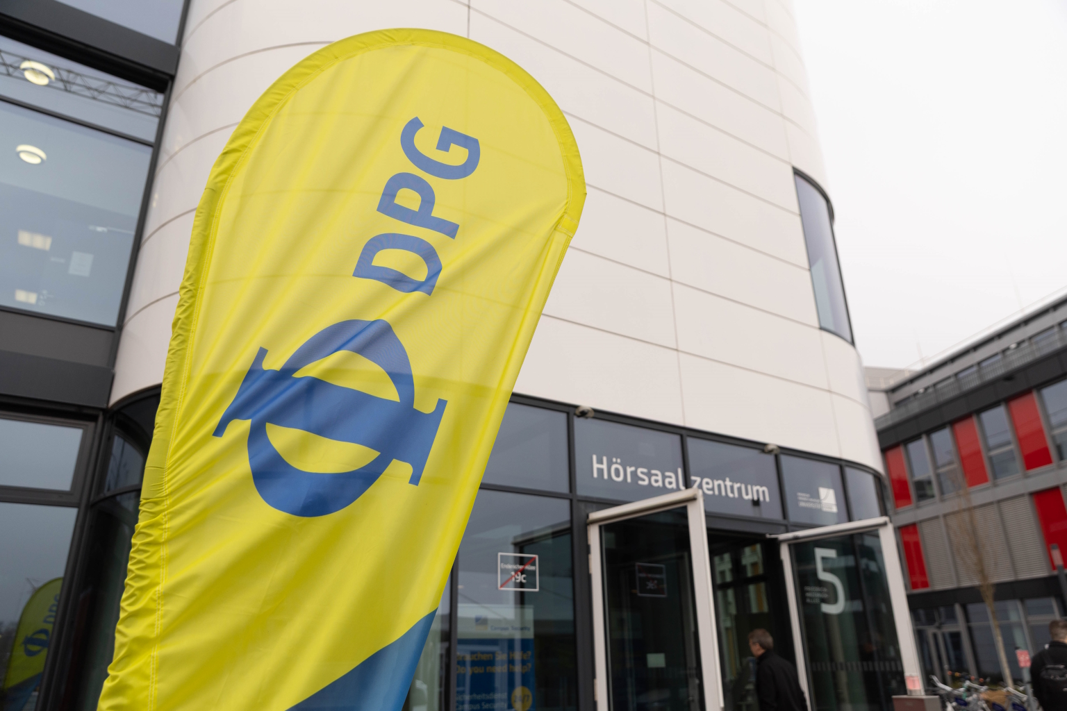 Ausgezeichneter wissenschaftlicher Nachwuchs auf DPG-Frühjahrstagungen — DPG